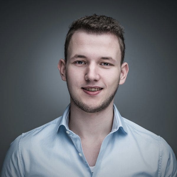 Aaron Iker – Medium
