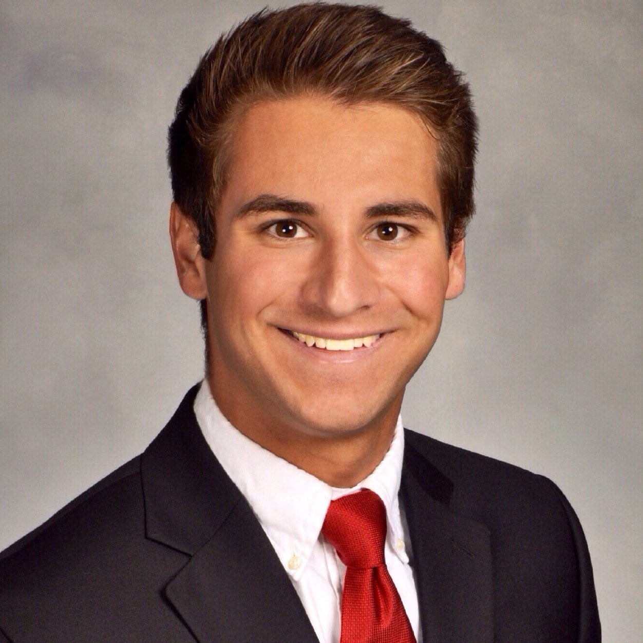 Avery Lewis – Medium