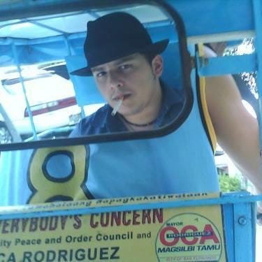 Humberto Em – Medium