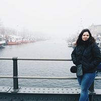 Leanne Kahn – Medium