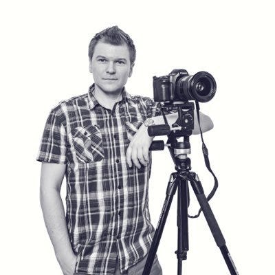 Grzegorz Iwanski – Medium