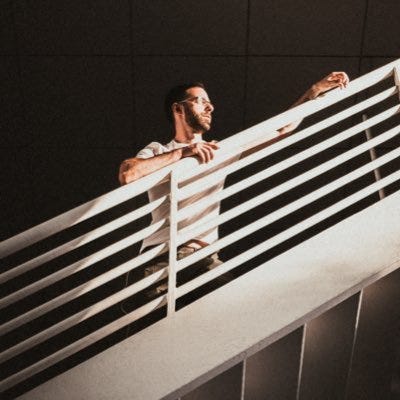 Aaron Weiss – Medium