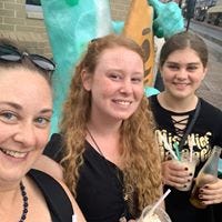 Dixie Daniel – Medium