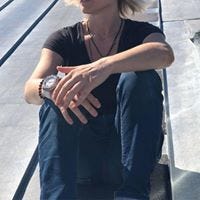 Helena Smith – Medium