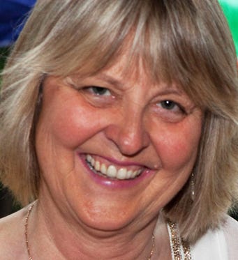 Leslie Walker – Medium