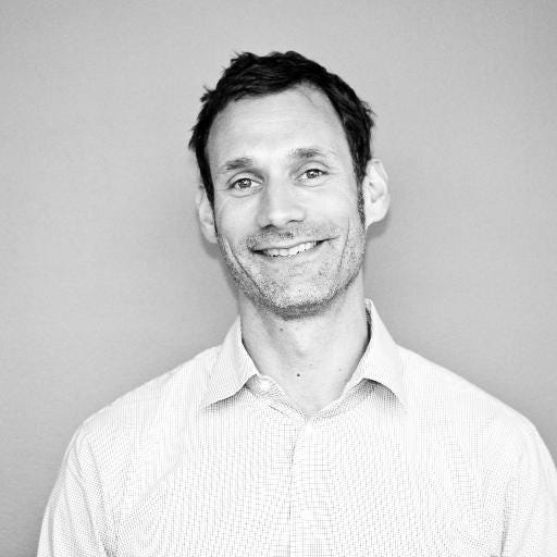 Deren Baker – Medium