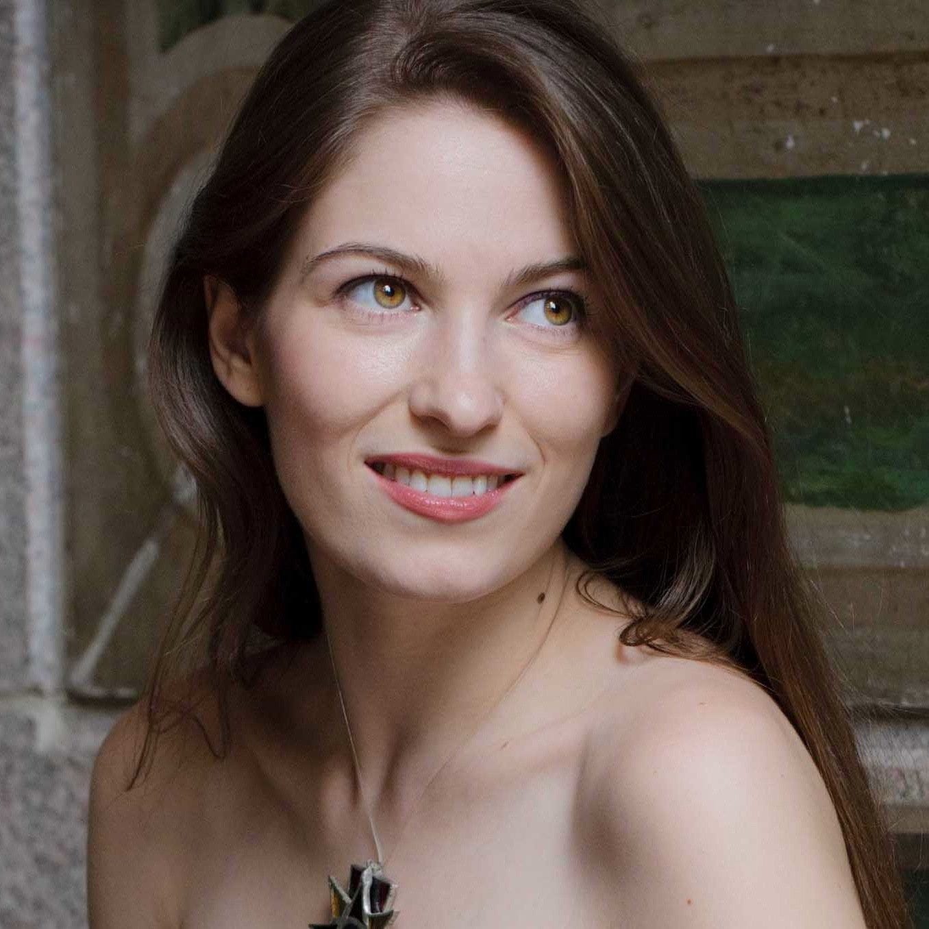 Sabrina Stone – Medium