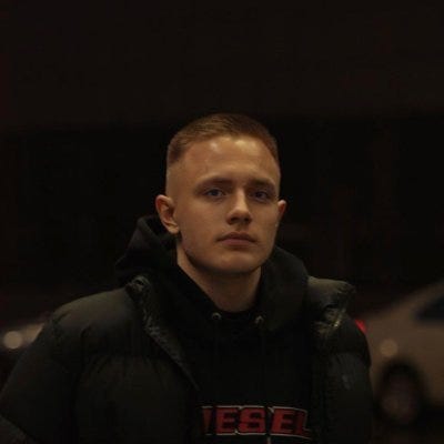 Carl Kelly – Medium