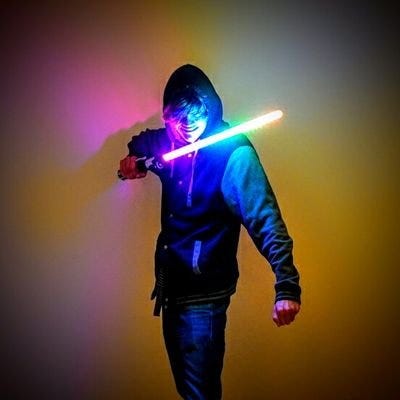 Adam Munich – Medium