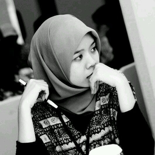 Nadya Saib – Medium