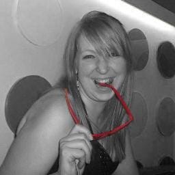 Miss World Wide Web – Medium