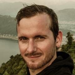 Damian Paderta – Medium