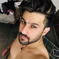 Naveen Kapoor – Medium