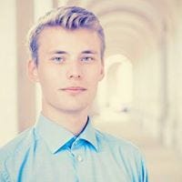 Simon Degn – Medium