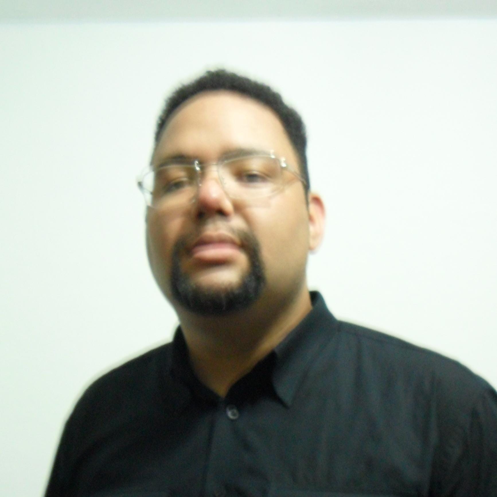 Estéfano Souza – Medium