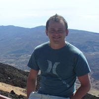 Tomek Niewiarowski – Medium