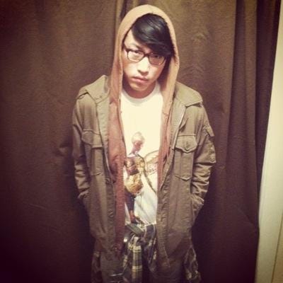 Jeremy Holt – Medium