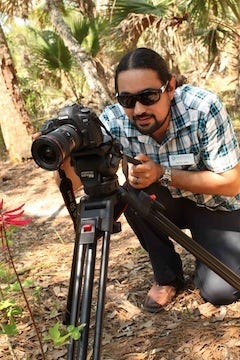 Hector Valle – Medium