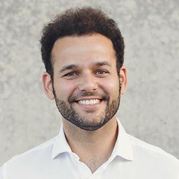 Sebastián Lora – Medium