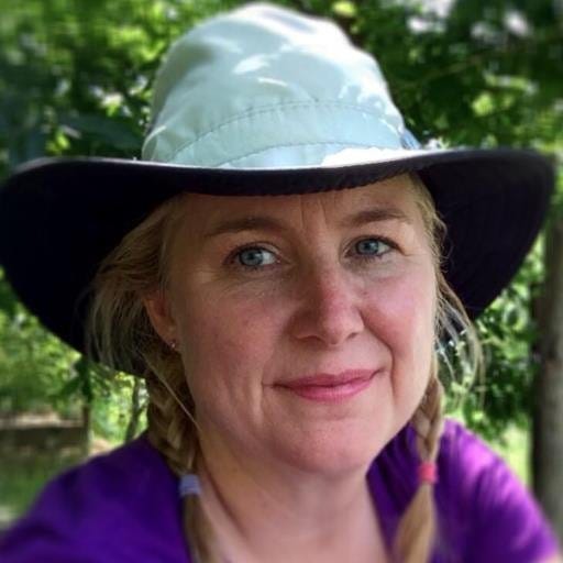 Holly – Medium
