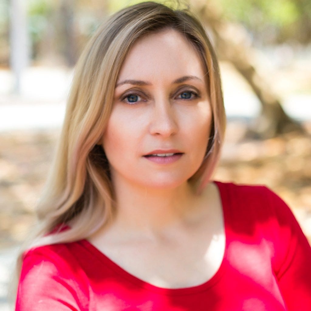 Luciana Lambert – Medium