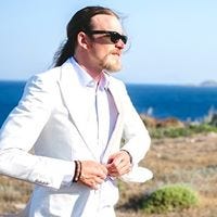 Justin Dore – Medium