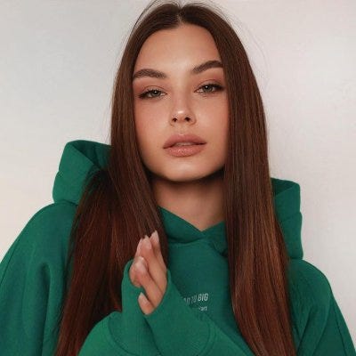 Mia Anderson – Medium