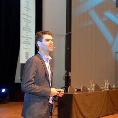 Thomas Geusens – Medium