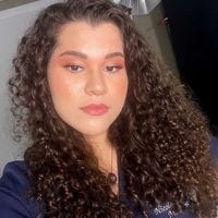 Nicolle Linhares – Medium