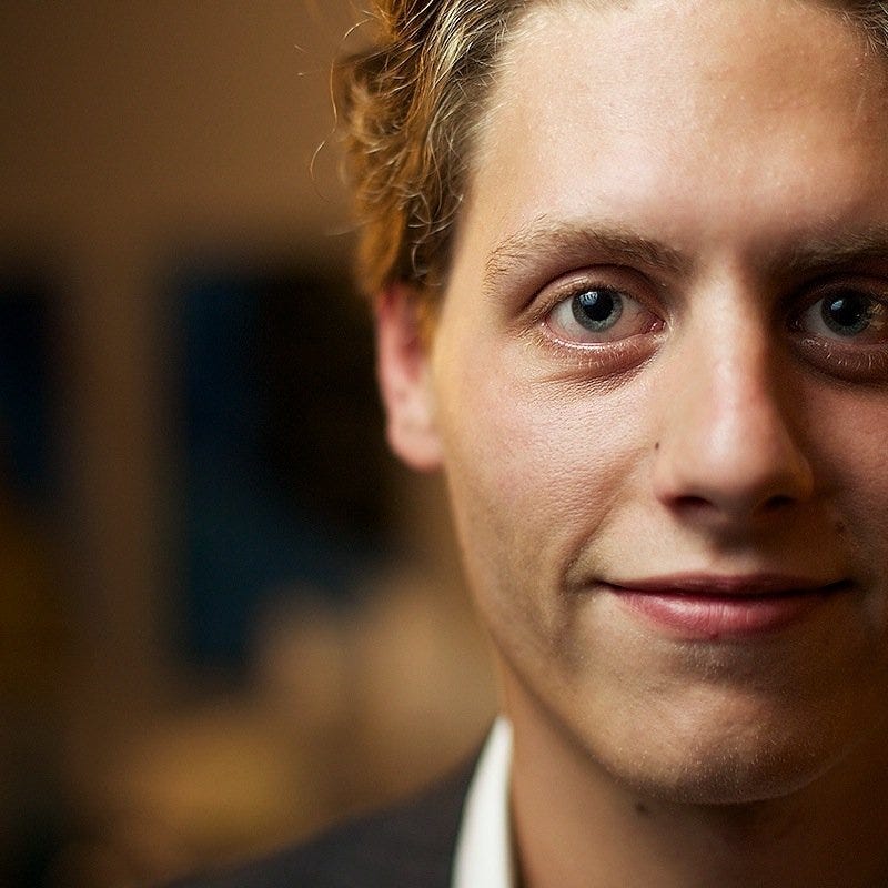 Alexander Tange – Medium
