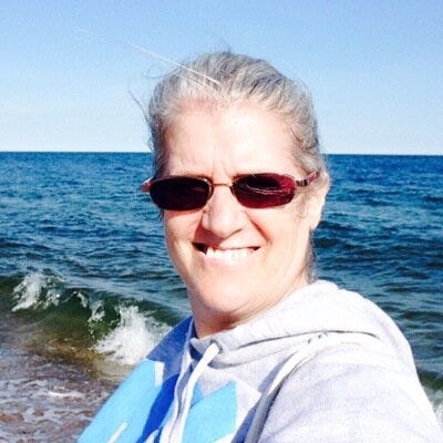 Ellen Moore – Medium