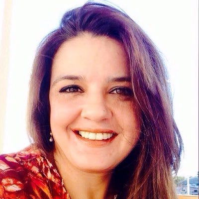 Andrea Cavalcanti – Medium