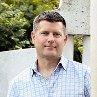 Tom Howard – Medium