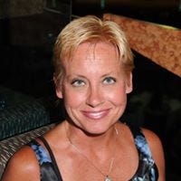 Pam Dee – Medium