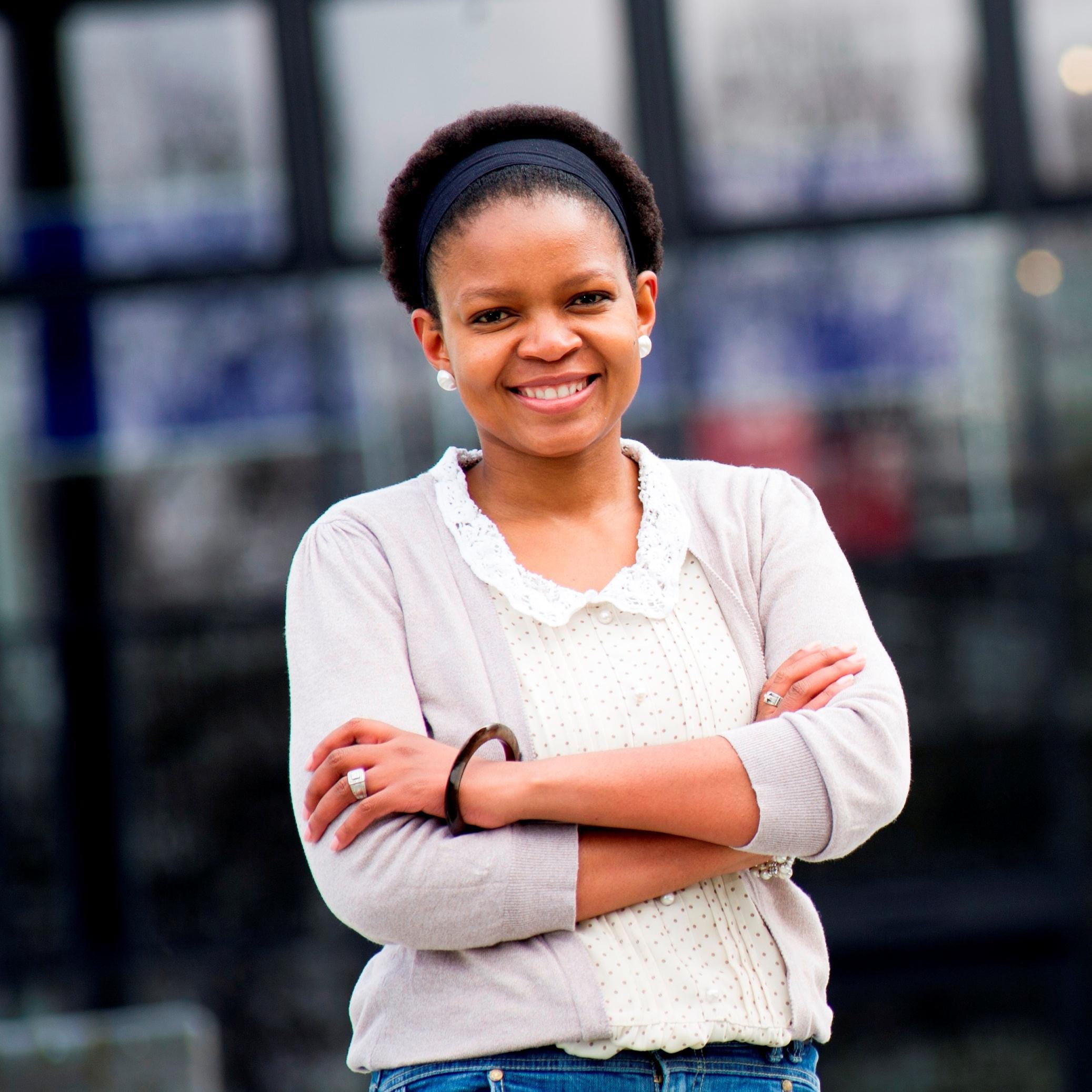 Mmaki Jantjies – Medium