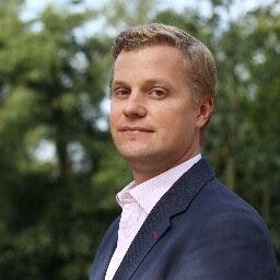 Gavin Holland – Medium