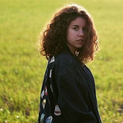 Nuria – Medium