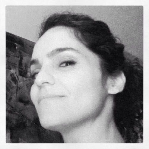 Lara Oliveira – Medium