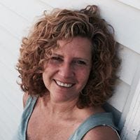 Liz Gold – Medium