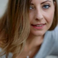 Laura D'Amore – Medium