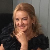 Laura Savu – Medium