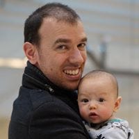 Jonathan Holmes – Medium