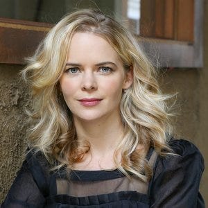 Simone Poole – Medium