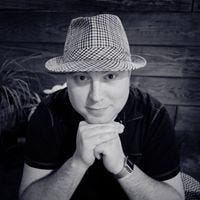 Miles Hunter – Medium