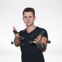 Aaron Iker – Medium