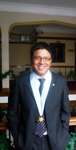 Luis Aquino Ladera – Medium