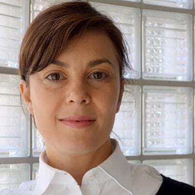 Lisa Main – Medium