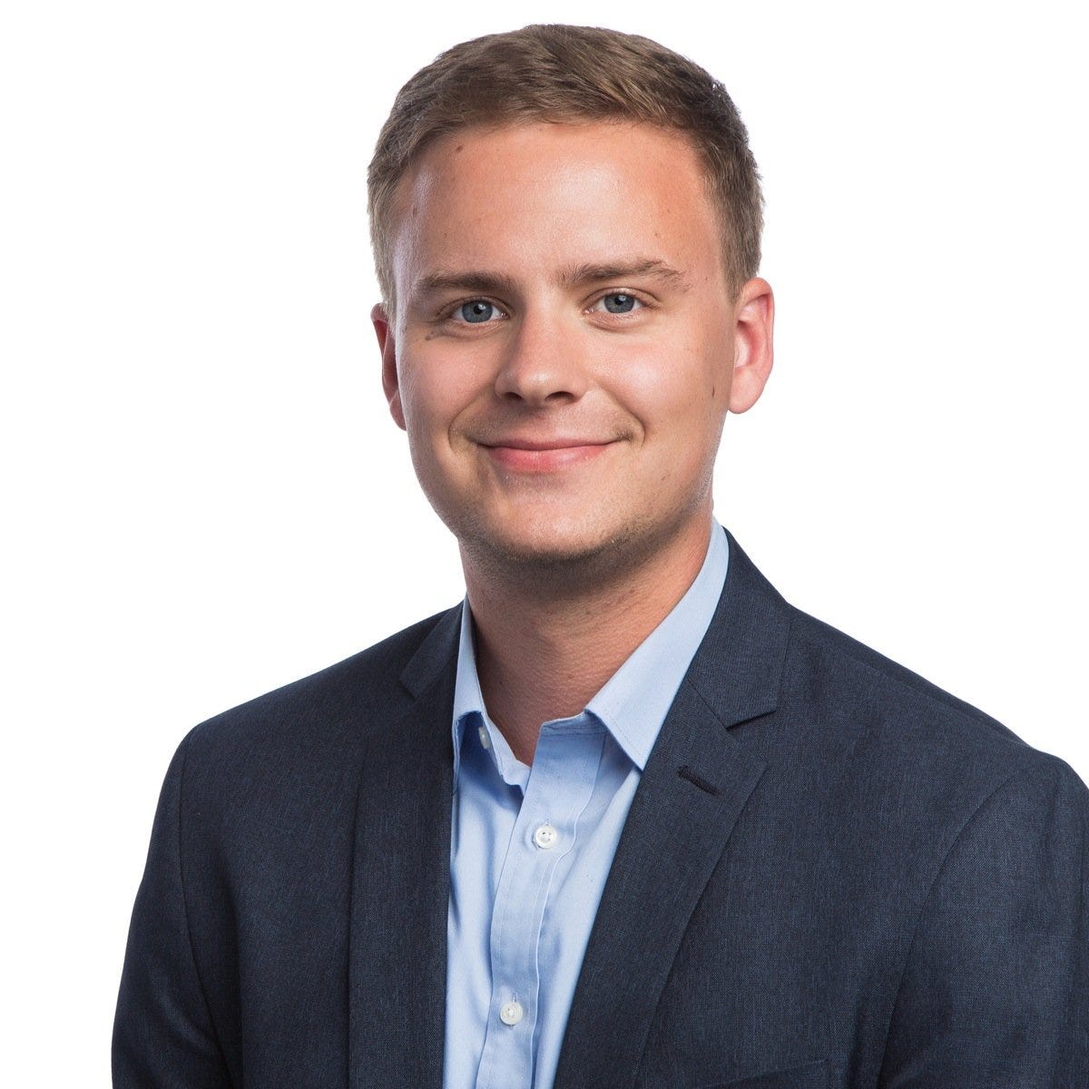 Justin Lynch – Medium