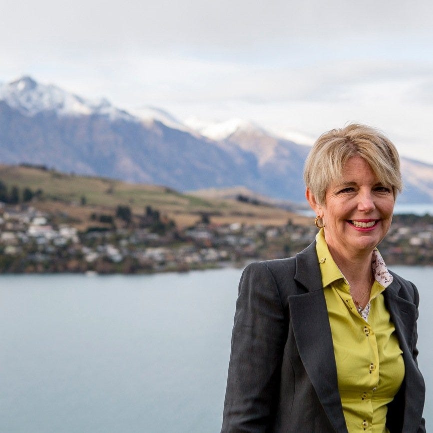 Lucia Dore – Medium