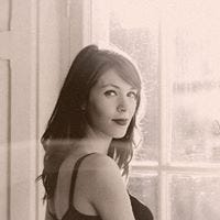 Elizabeth Pinheiro – Medium